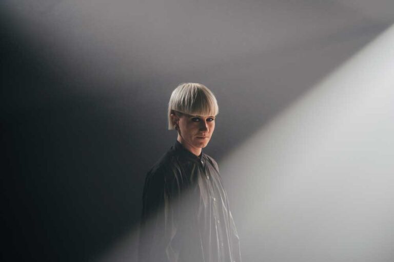 La mesa de DJ que salió de una barrica de whiskey