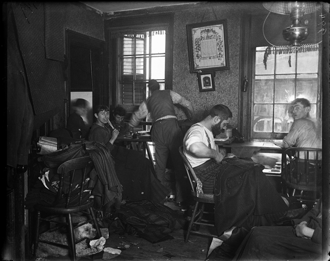 Jacob Riis, el fotógrafo que acabó con los 'tenements'